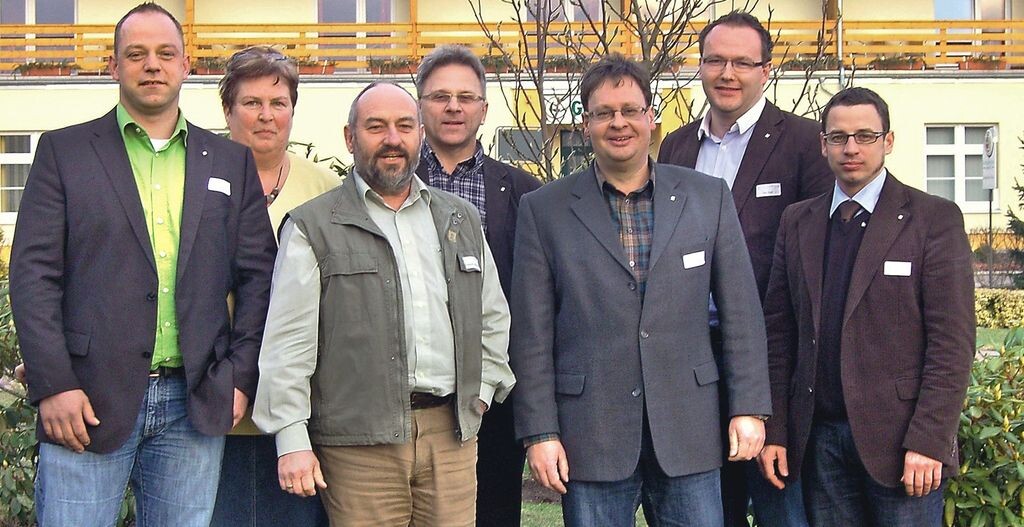 Stefan Neumann (l.) und Rüdiger Geffert (3. v. r.) - DEGA GALABAU das ...